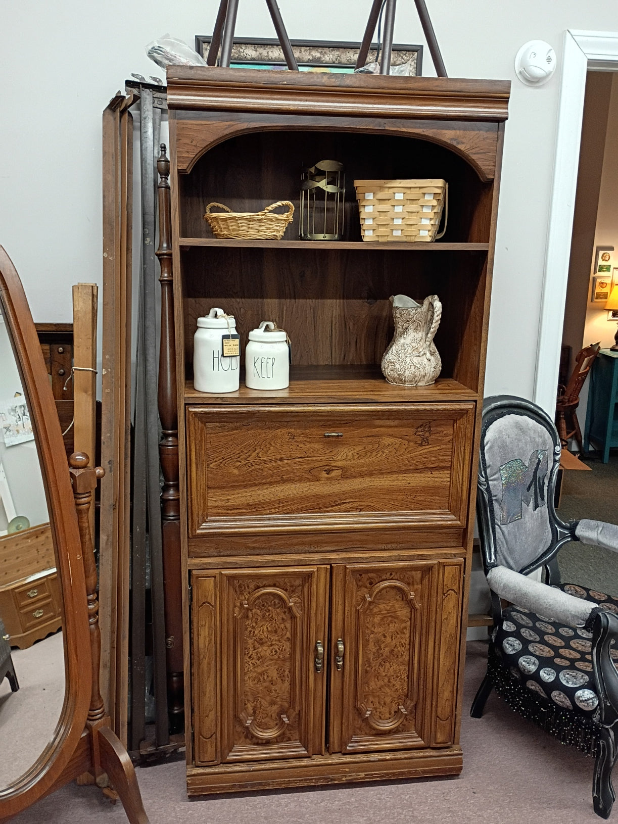 Secretary Bookshelf – New Leaf Consignment Plus