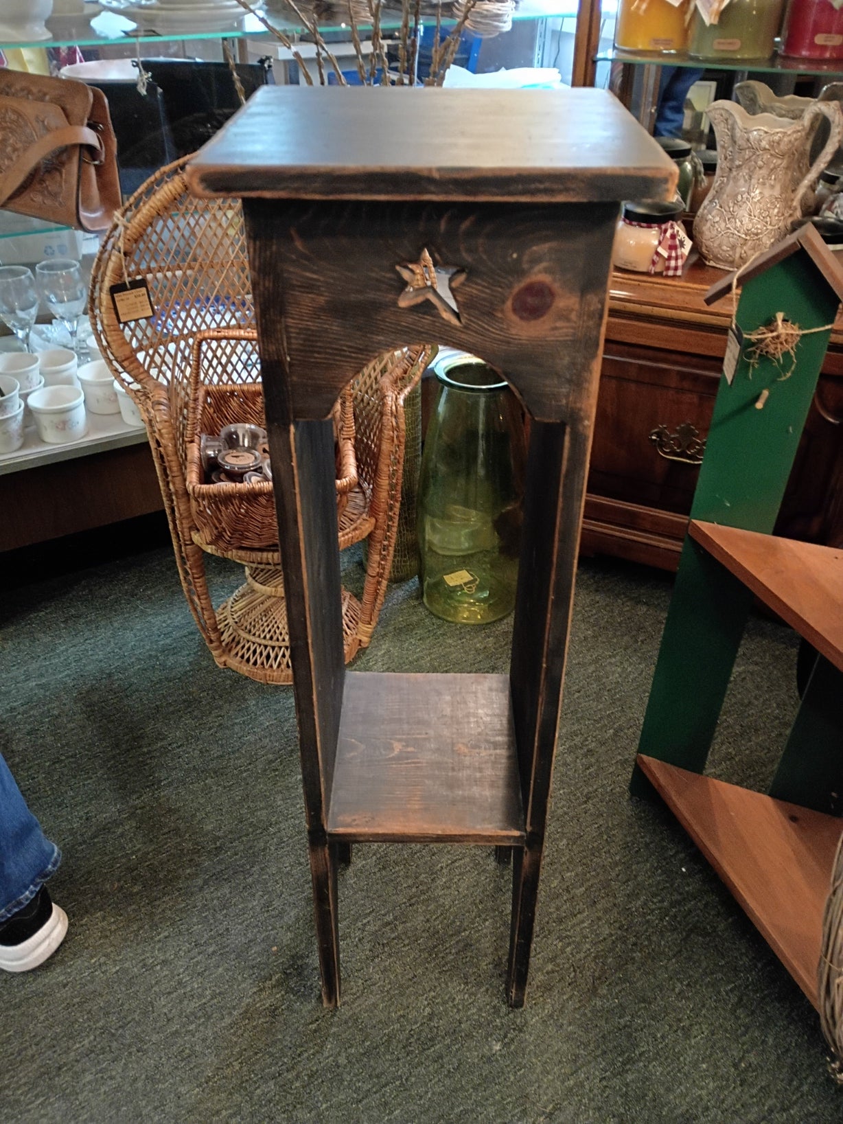 Primitive Stand w/ Star – New Leaf Consignment Plus